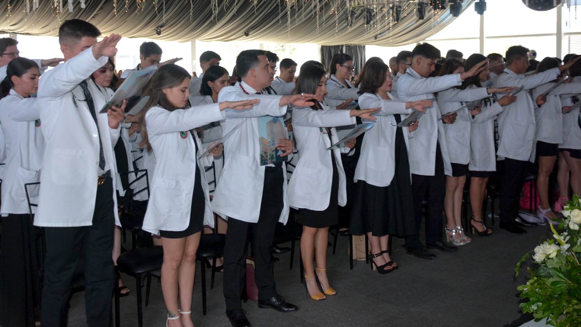 Se gradúan 123 médicos del la Facultad de Medicina y Ciencias Biomédicas.
