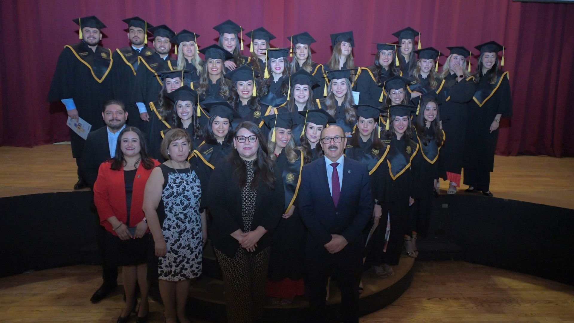 Celebra la Facultad de Odontología la ceremonia de graduación de la ...